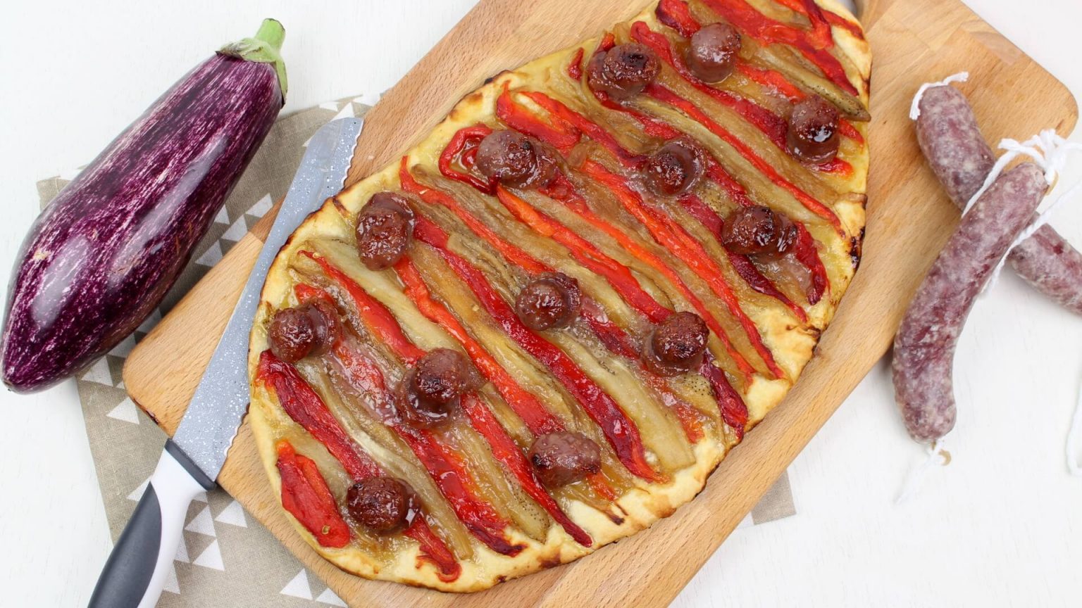 Coca de recapte con butifarra - Receta fácil - Saltando la dieta